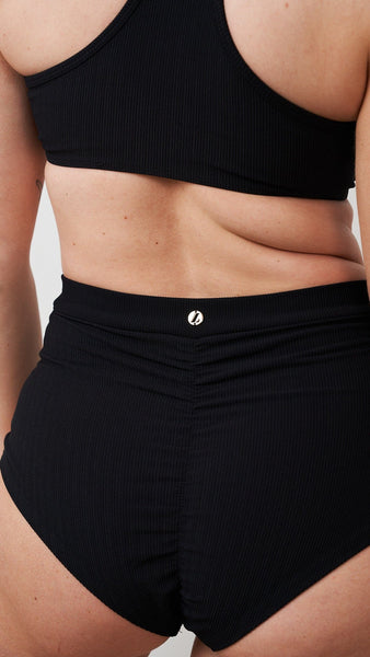 HW Basic Short Ribbed BLACK – lunalae